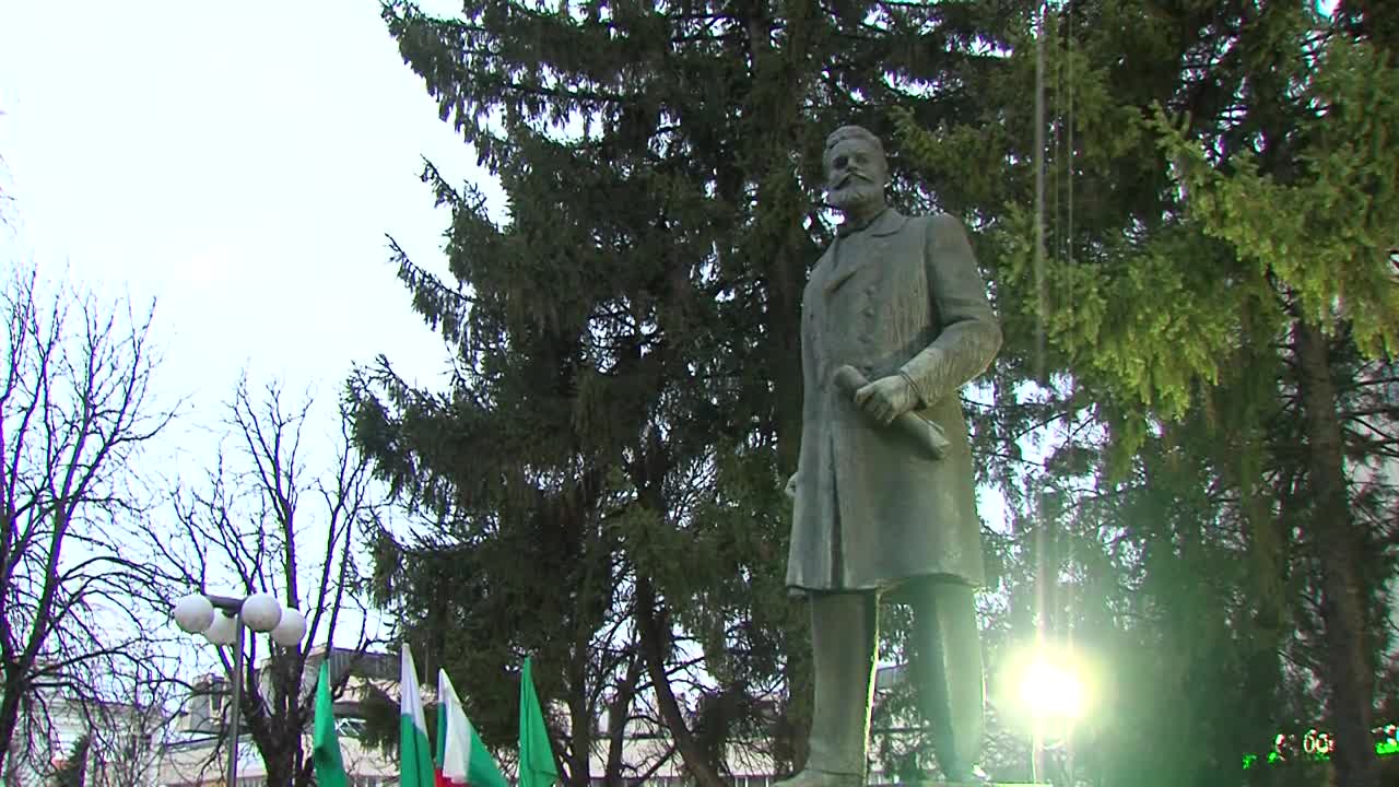 videos.botevgrad.com :: Утре се навършват 176 години от рождението на патрона на нашия град ...