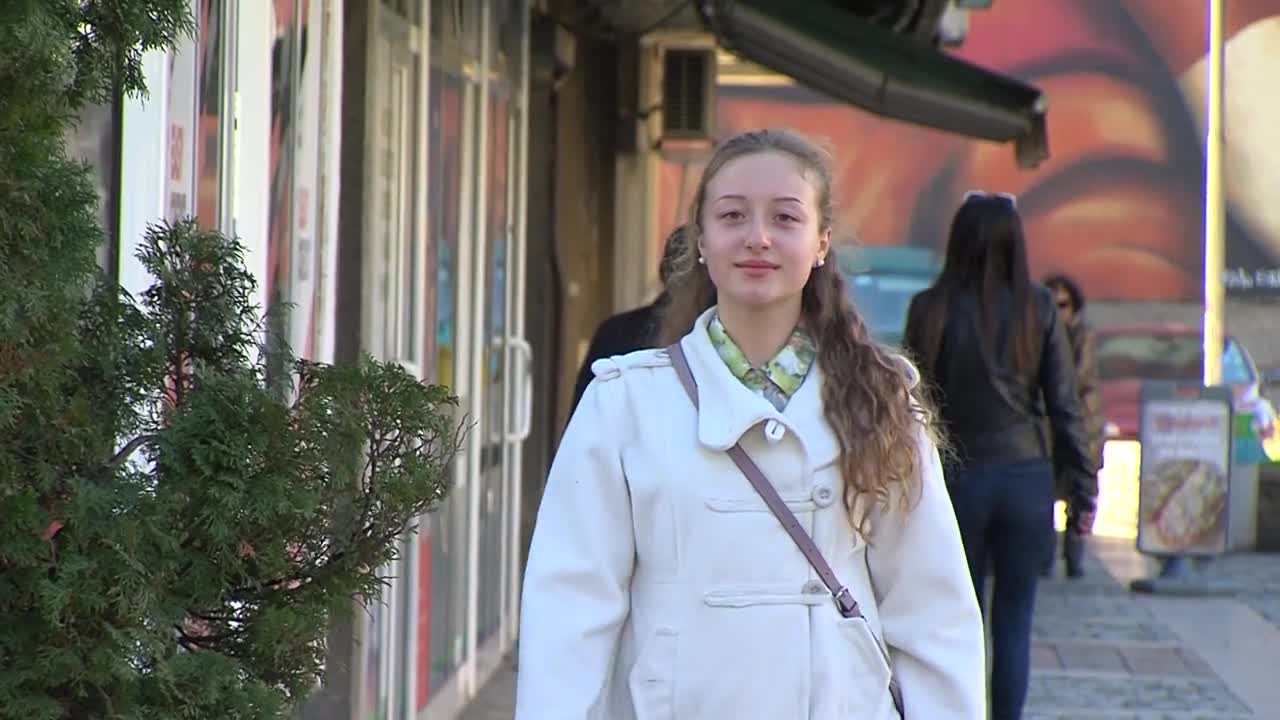 videos.botevgrad.com :: 17-годишно момиче от Ботевград изпълнява главна ...