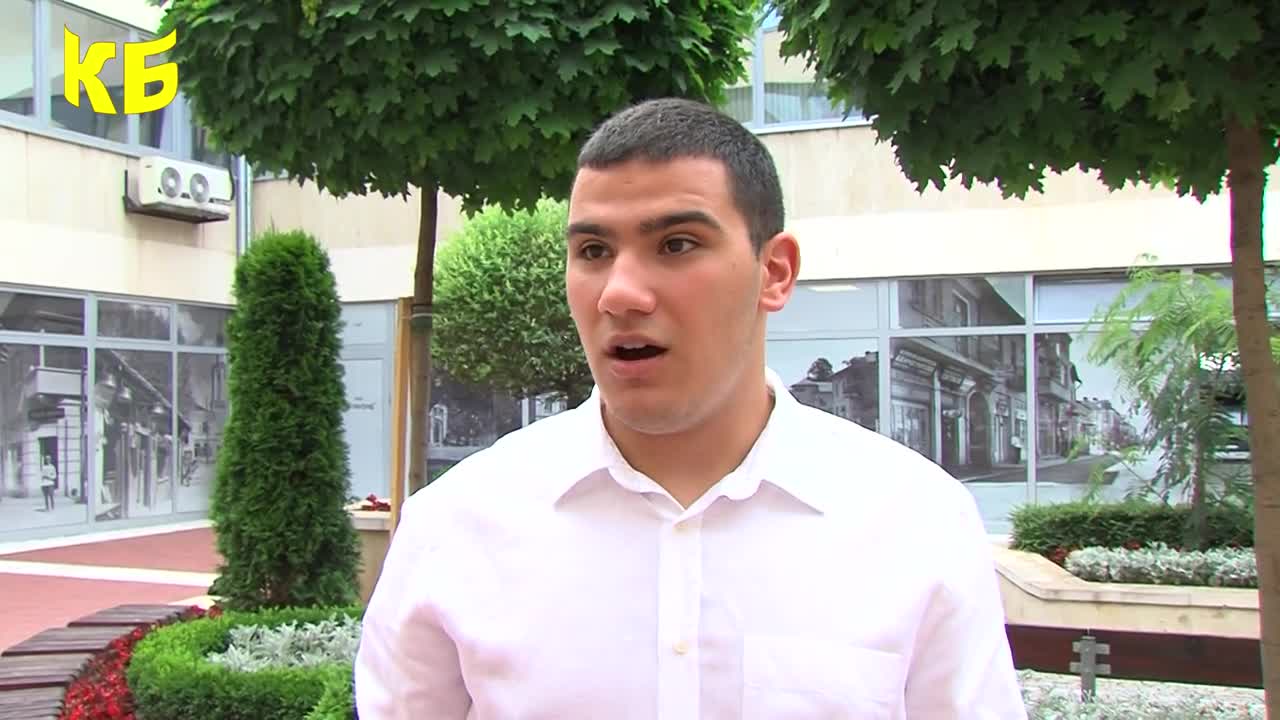 videos.botevgrad.com :: 50 зрелостници от Ботевград завършват средното си образование тази ...